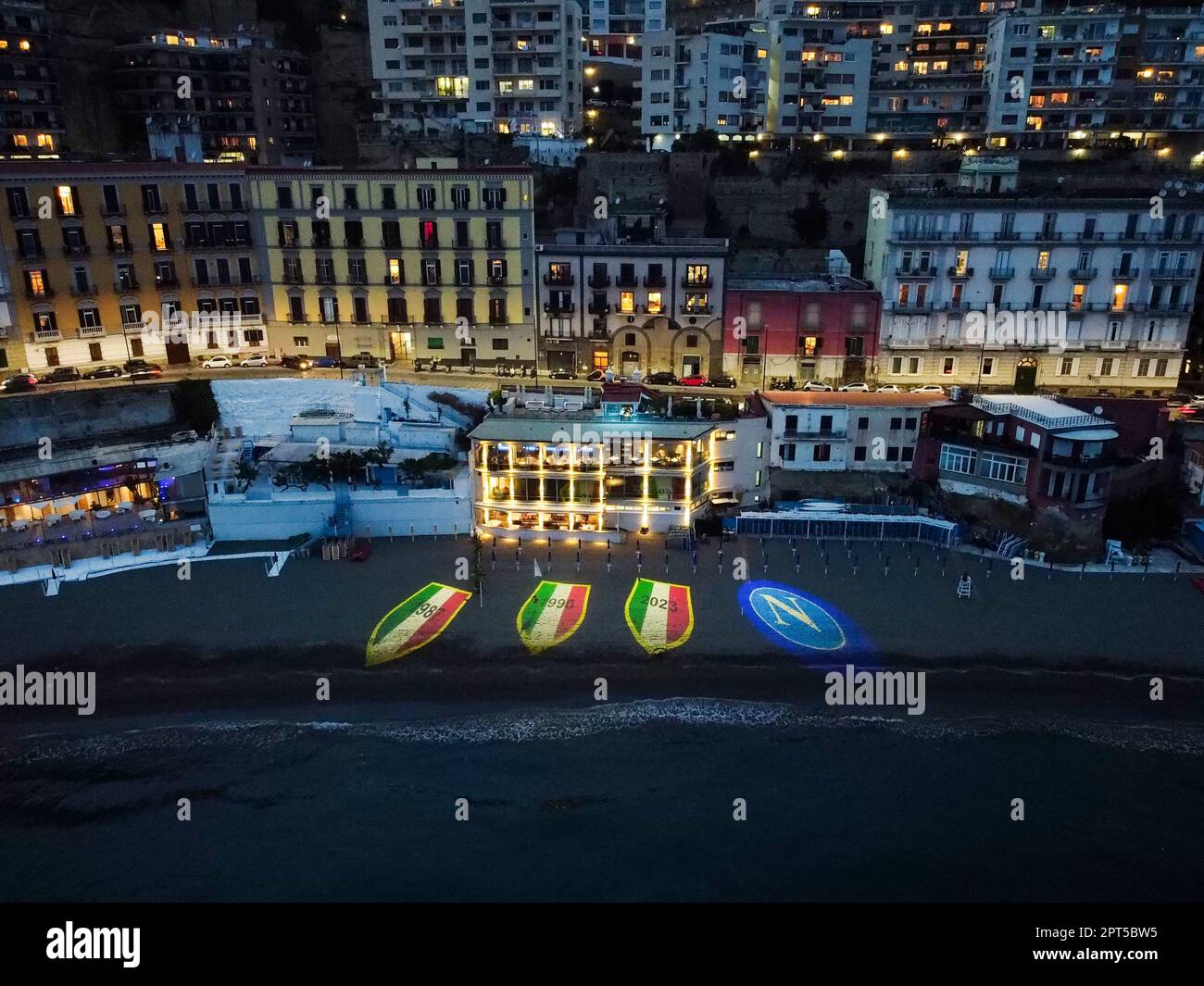 Sur la plage de Posillipo, le restaurant palazzo prettucci étoilé rend ...
