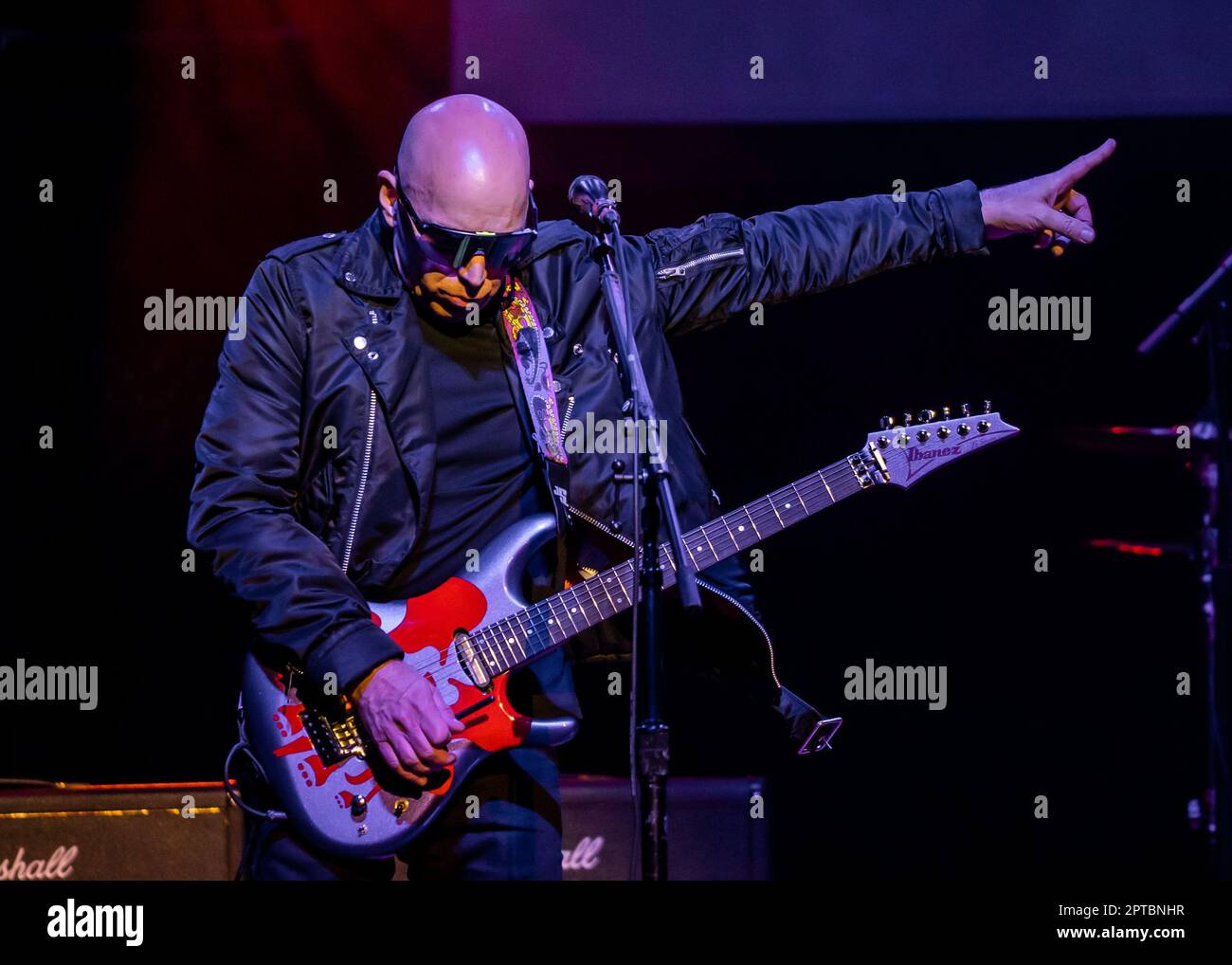 Naples, Italie, 26/04/2023, Joe Satriani au théâtre Augusteo de Naples ...