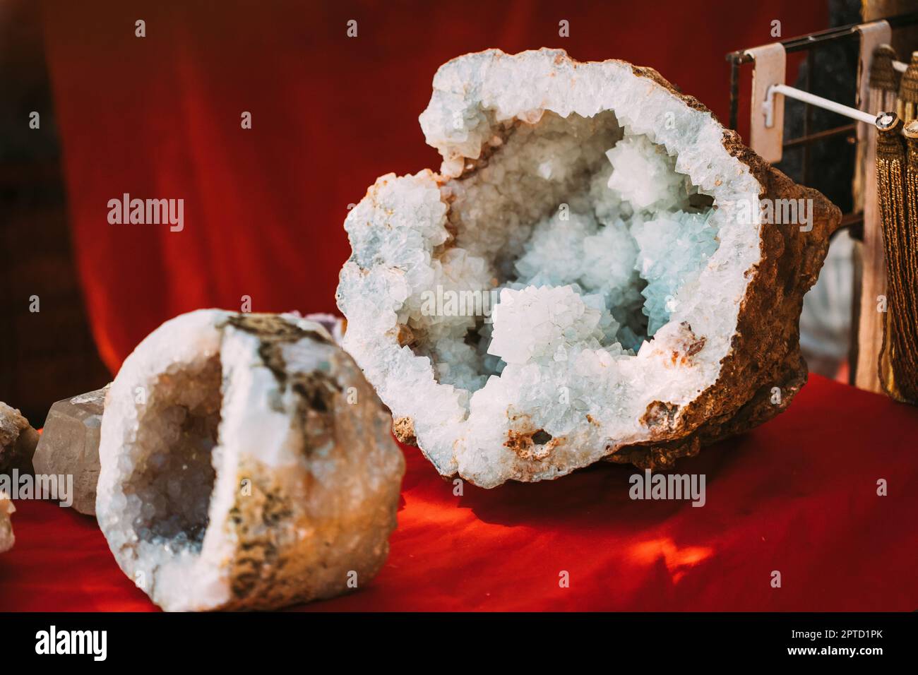Goa, Inde. Geodes indiennes Geode. Pierres sur le marché local de Goa ...