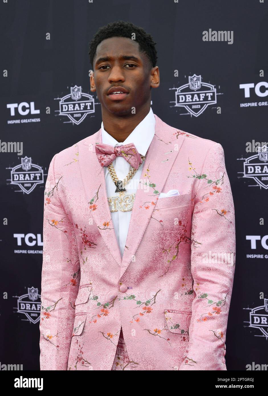 Jordan Addison marche le tapis rouge de la NFL Draft 2023 au Musée ...
