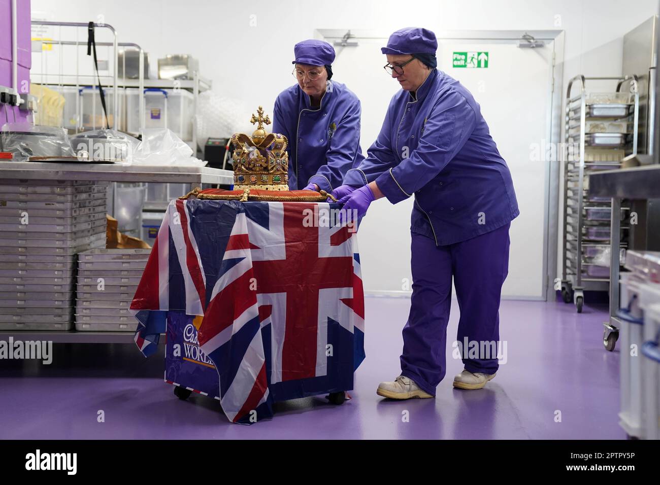 Dawn Jenks et Donna Oluban, chocolatiers du monde de Cadbury, ajoutent ...