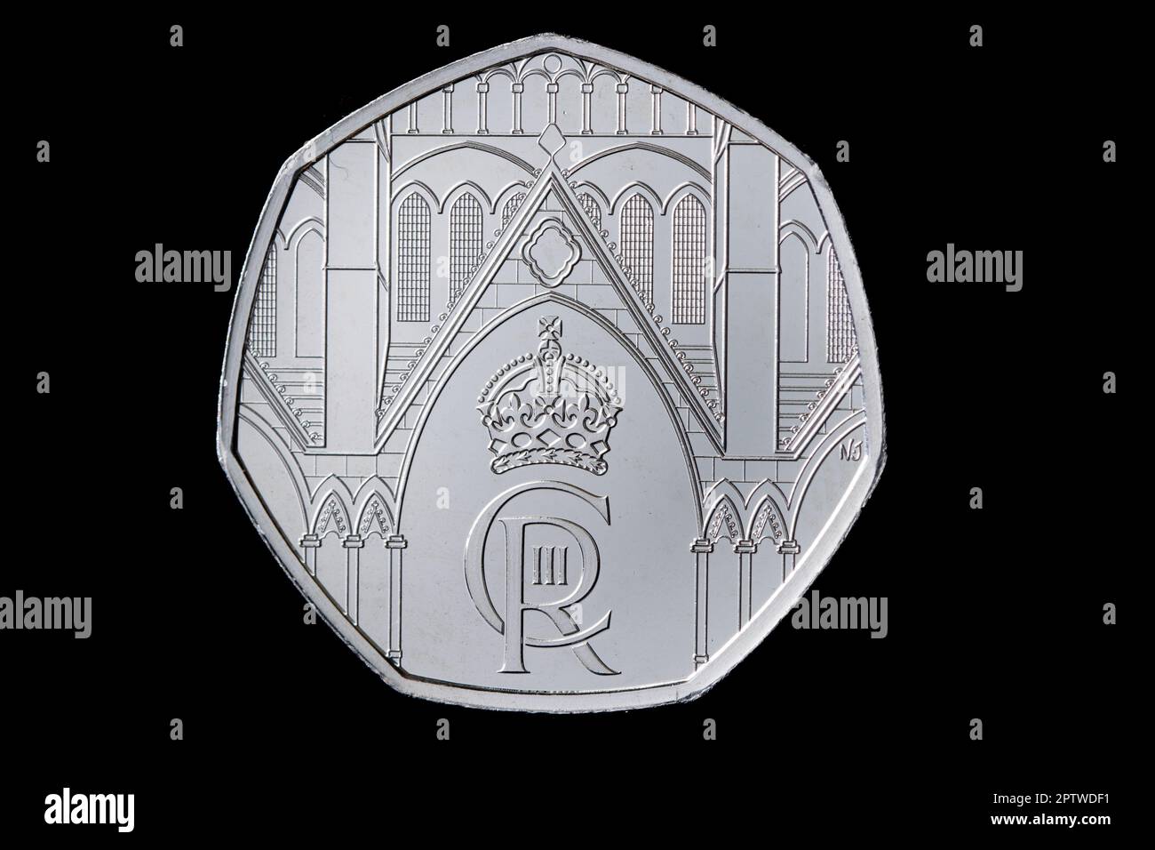 La nouvelle pièce de 50p pour célébrer le couronnement du roi Charles III qui aura lieu le 6th ...