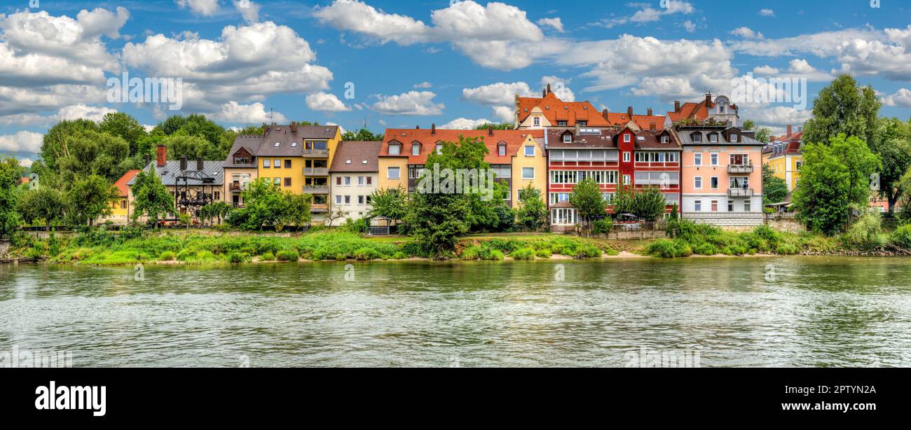Le quartier 'Stadtamhof' sur une île du Danube dans la vieille ville ...