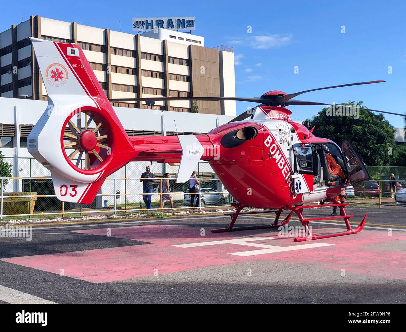 Hélicoptère de secours des pompiers. Hôpital régional ASA Norte (HRAN ...