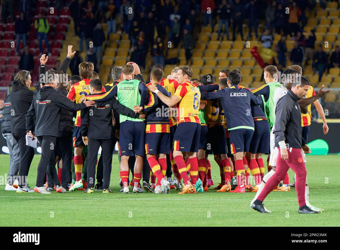 Lecce, Italie. 28th avril 2023. US Lecce célèbre la victoire pendant le ...