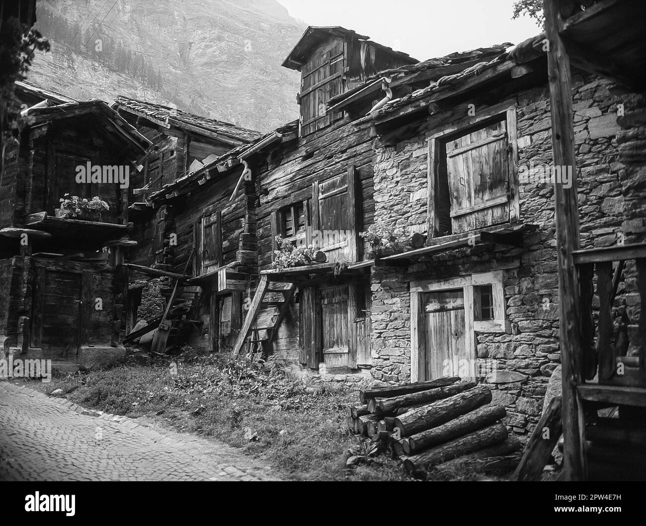 Vieille ville de zermatt Banque d'images noir et blanc - Alamy Vieille ville de zermatt Banque d'images noir et blanc - Alamy