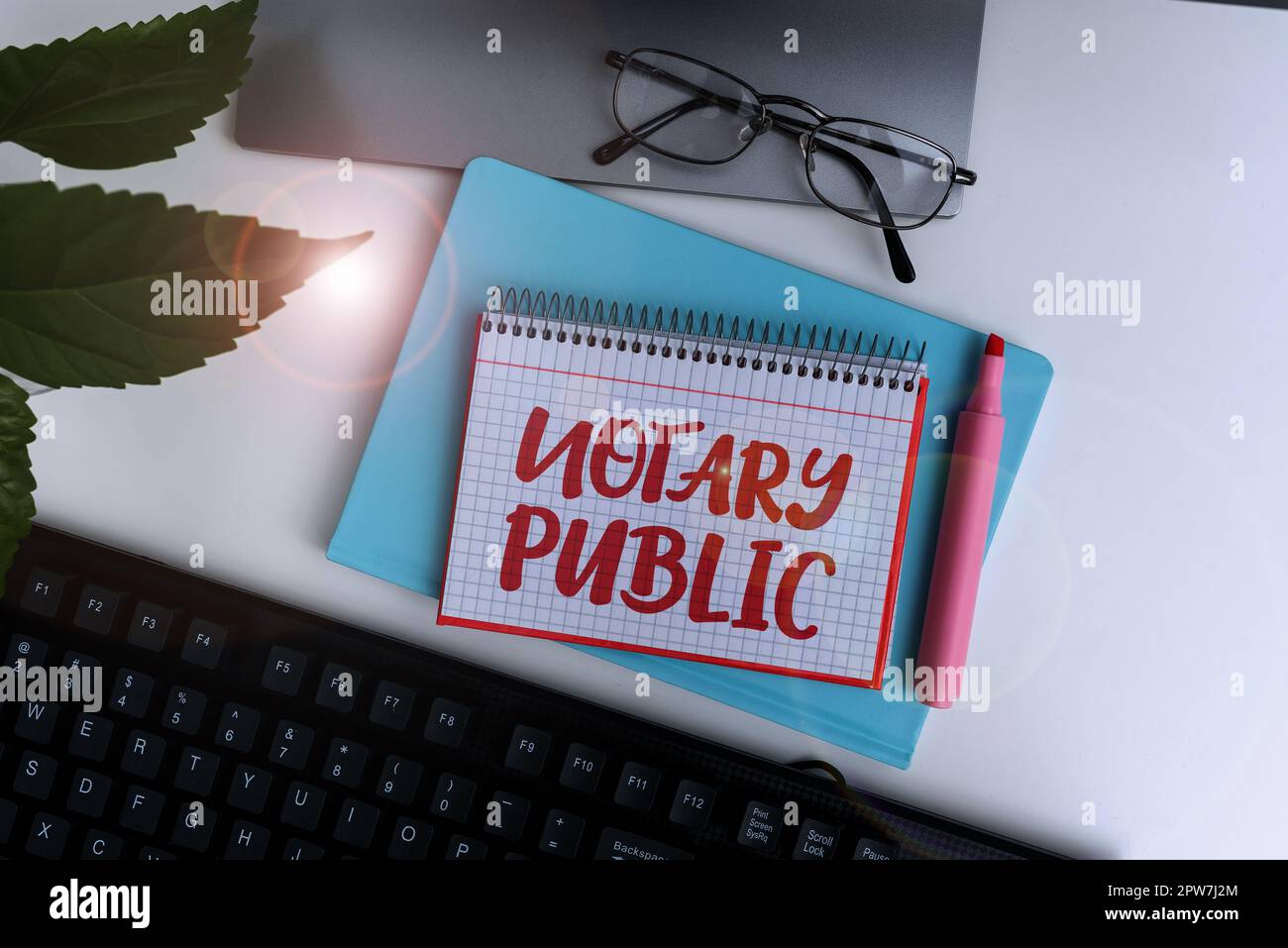 Écriture affichant le texte notaire public, photo conceptuelle ...