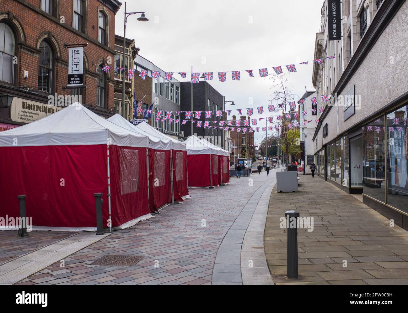 Union Jack Bunkting à Blackwellgate, Darlington en préparation pour les ...