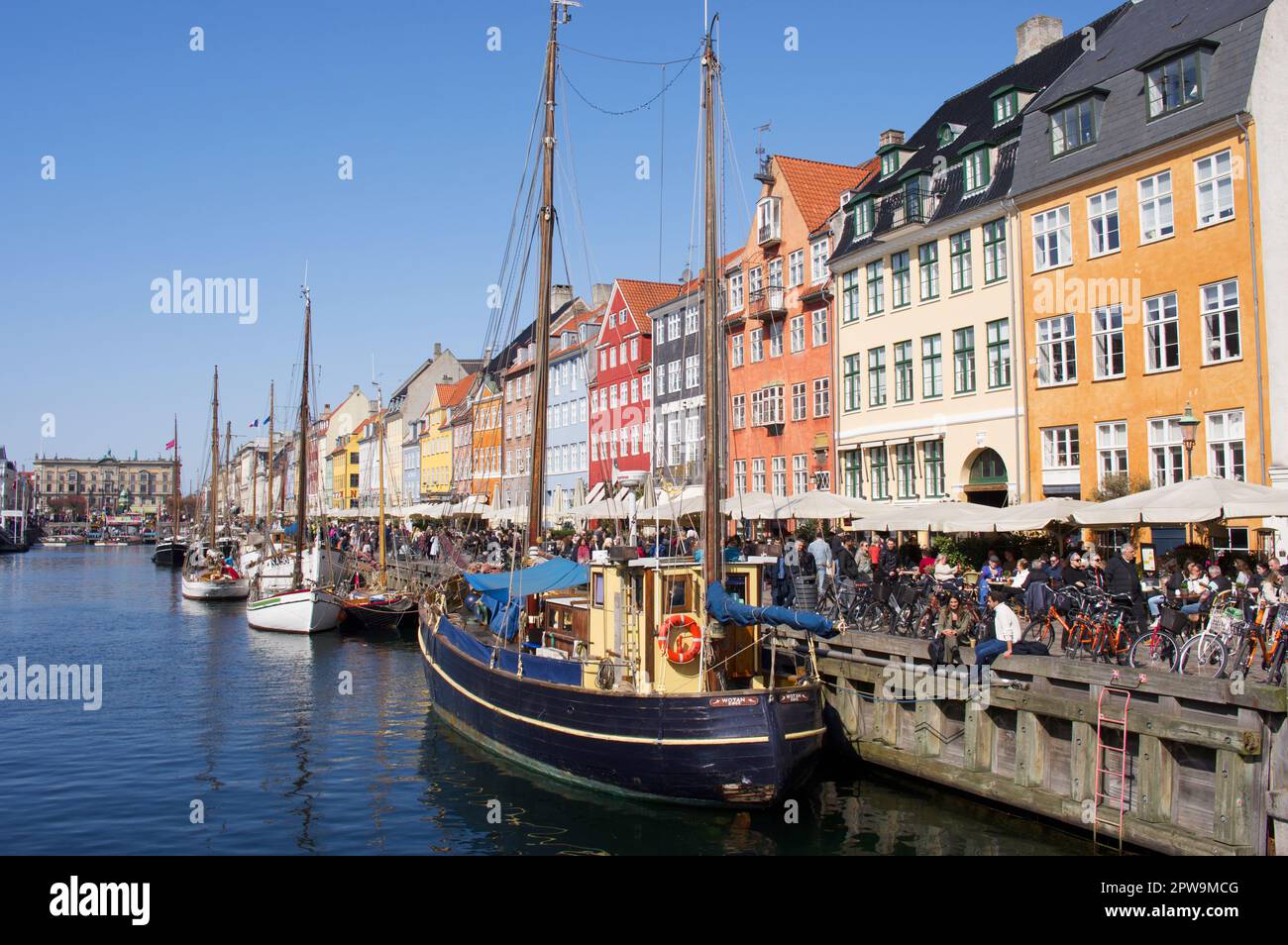 Copenhague, Danemark - 5 avril 2023: Vue panoramique de Nyhavn dans le ...