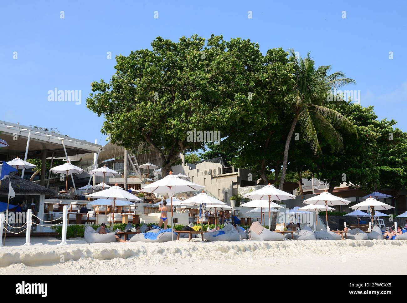 RAYONG,THAÏLANDE - 16 mars,2023 - Restaurant sur la plage de Sai Kaew ...