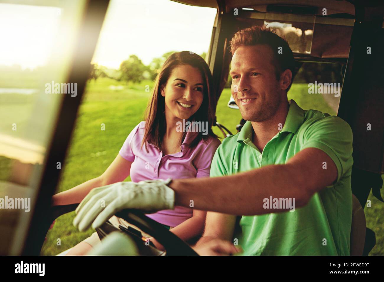 Elle savait qu'elle l'aimait lorsqu'il lui a fait jouer au golf. un ...