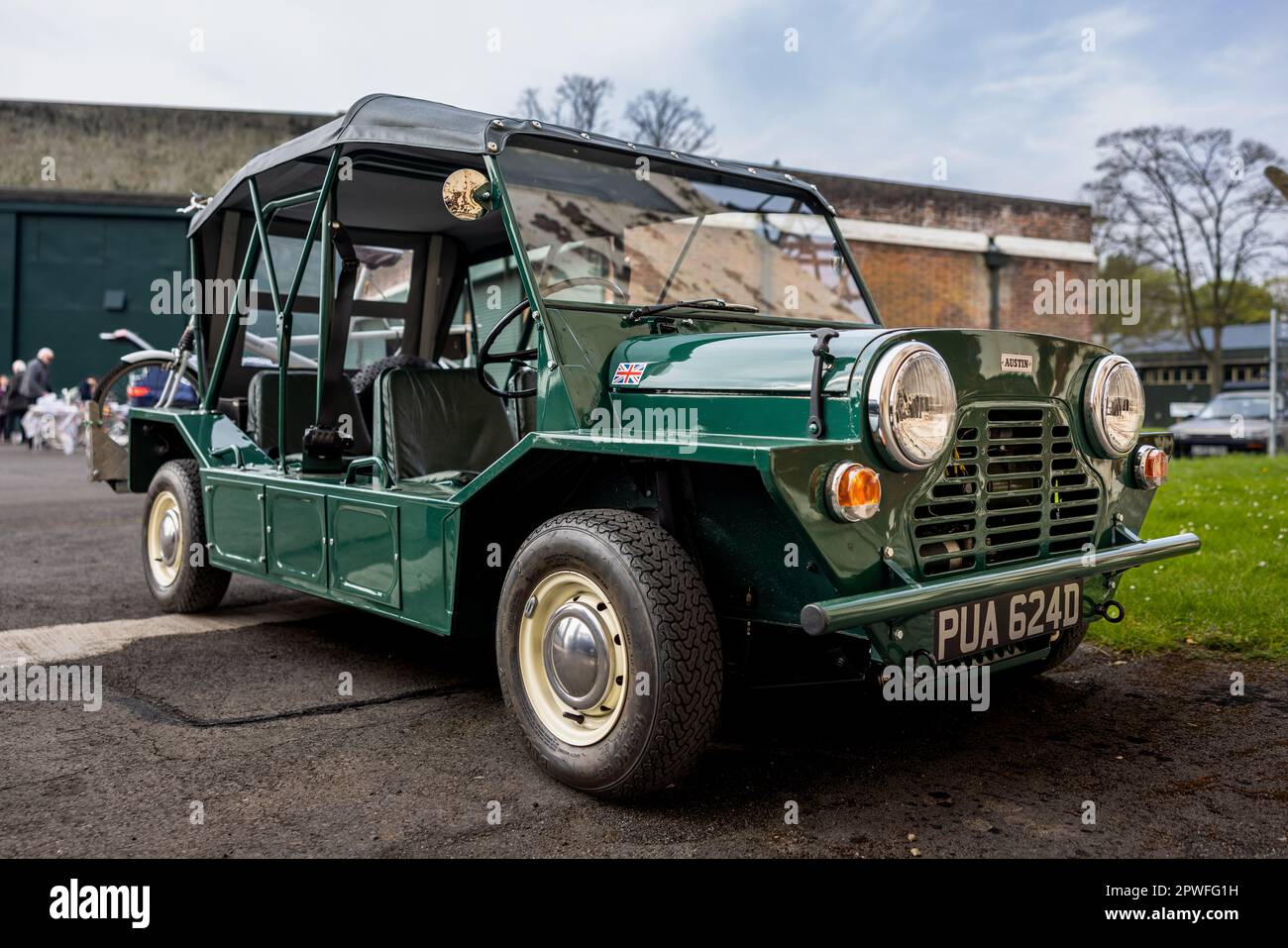 1966 Austin Mini Moke 'PUA 624D' exposé au Vintage Velos Scramble qui s'est tenu au Bicester ...