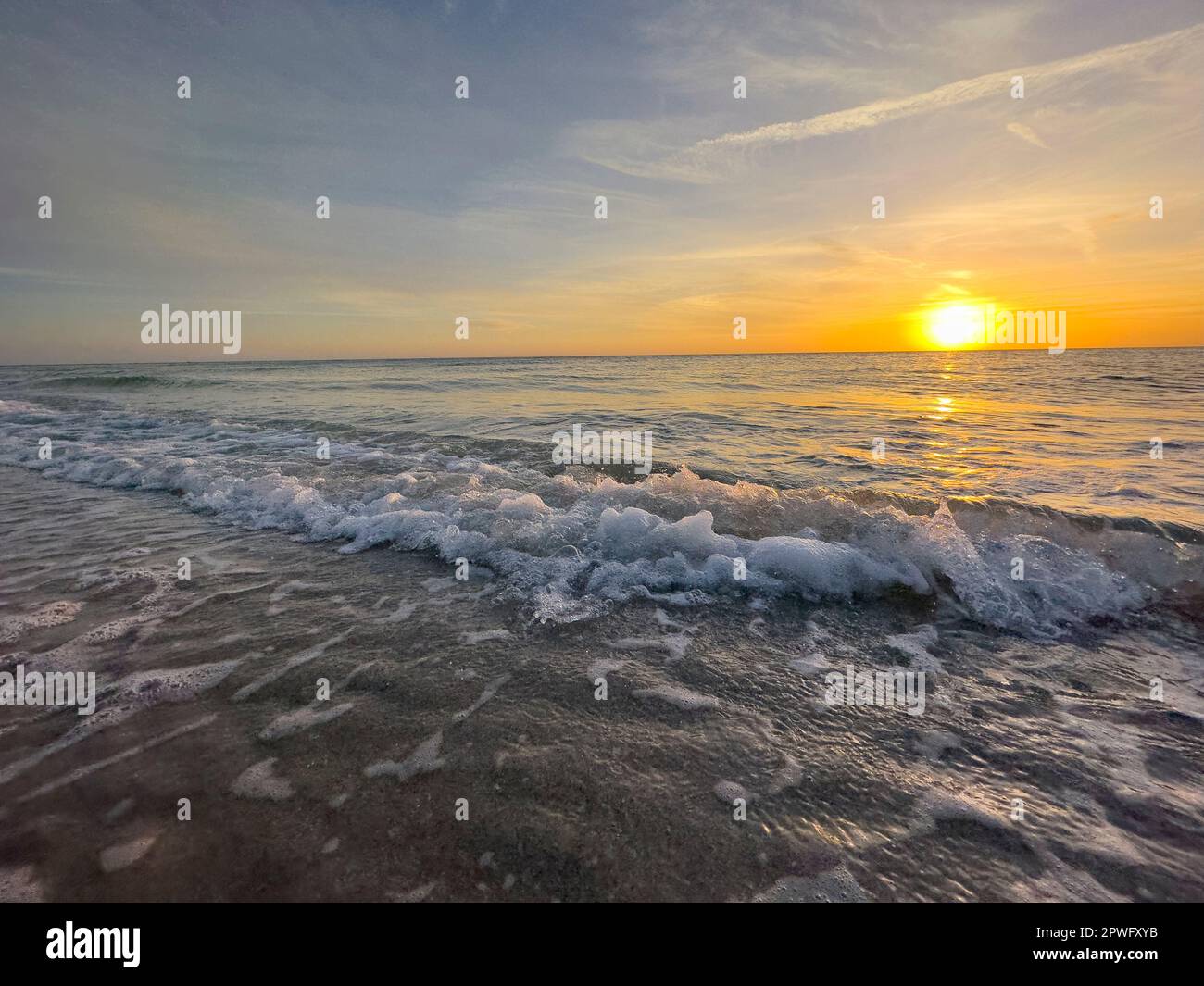 Naples, Floride, États-Unis. 3/31/23. Coucher de soleil sur le golfe du ...