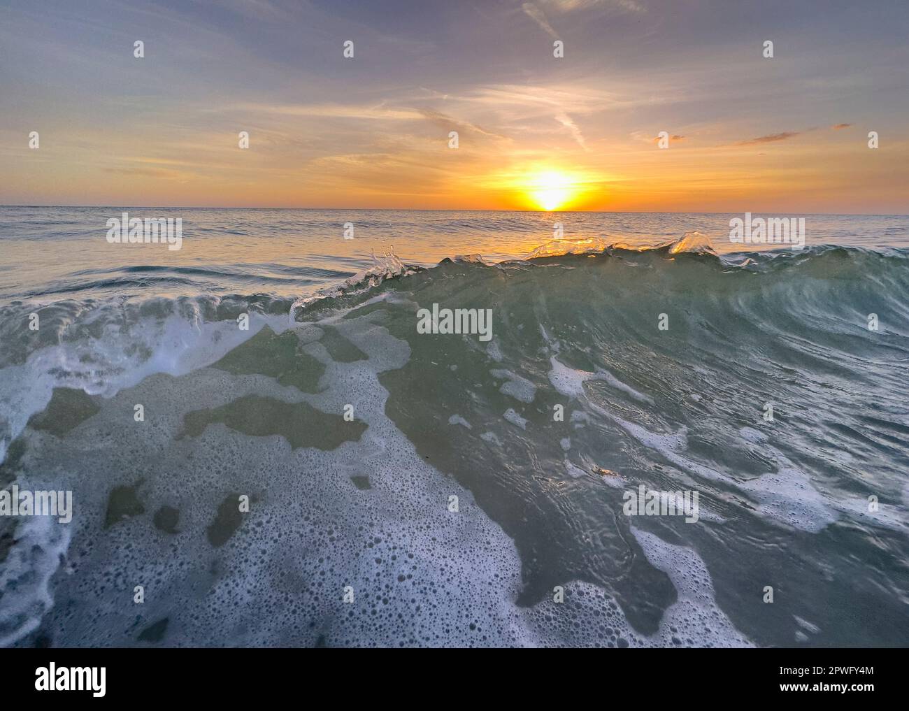 Naples, Floride, États-Unis. 3/31/23. Coucher de soleil sur le golfe du ...