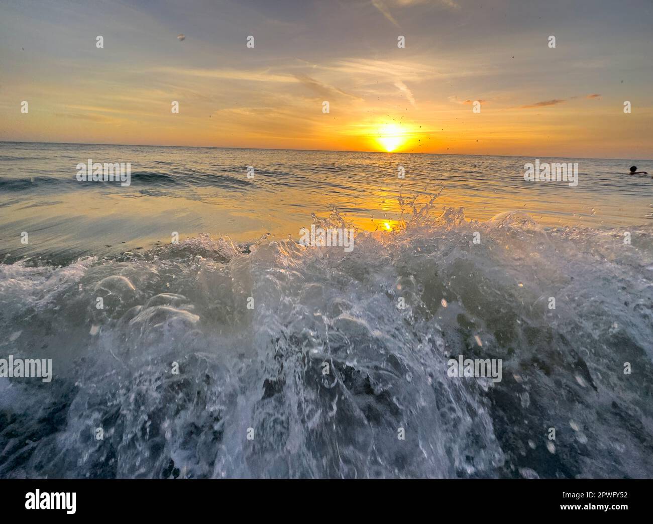 Naples, Floride, États-Unis. 3/31/23. Coucher de soleil sur le golfe du ...