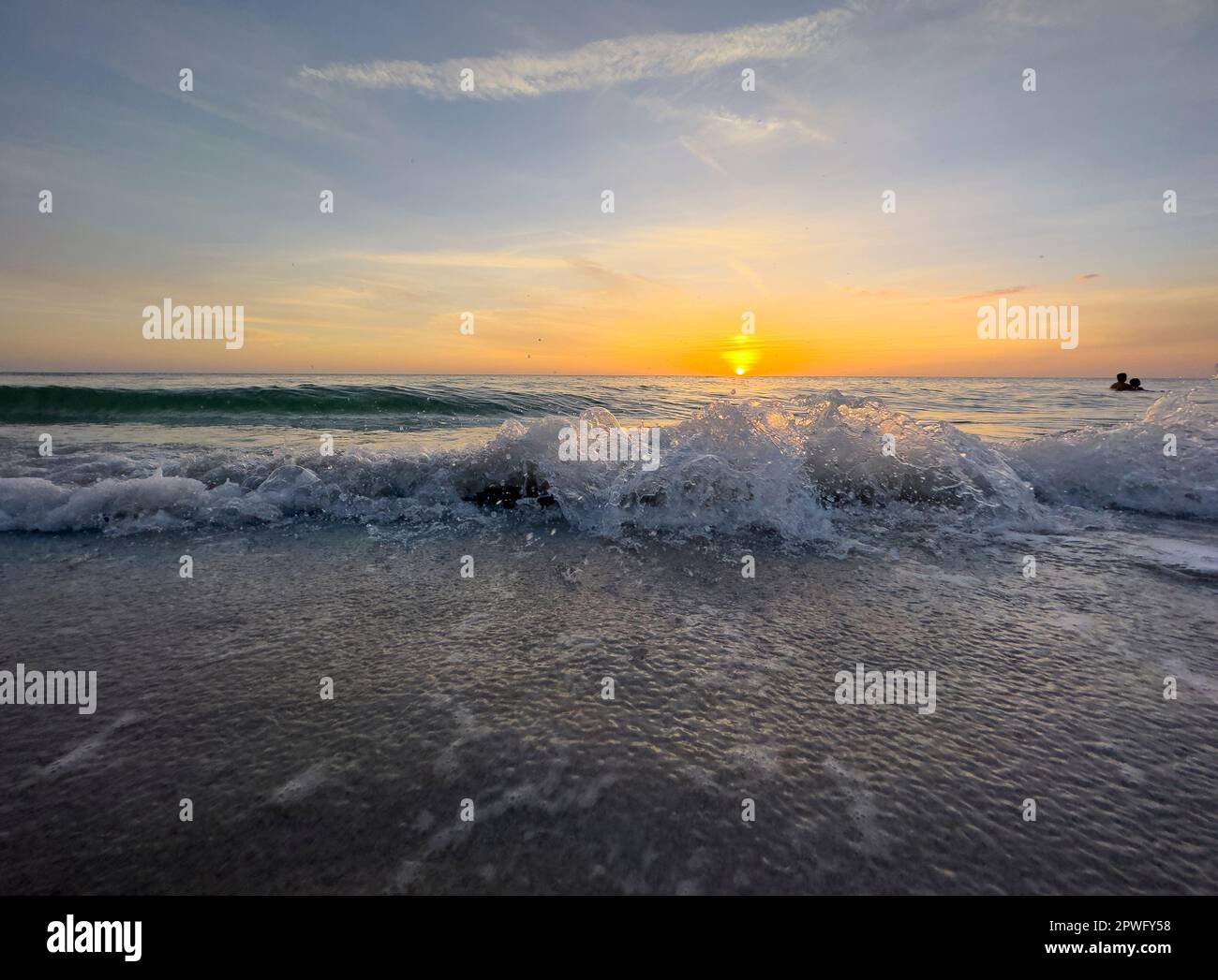 Naples, Floride, États-Unis. 3/31/23. Coucher de soleil sur le golfe du ...