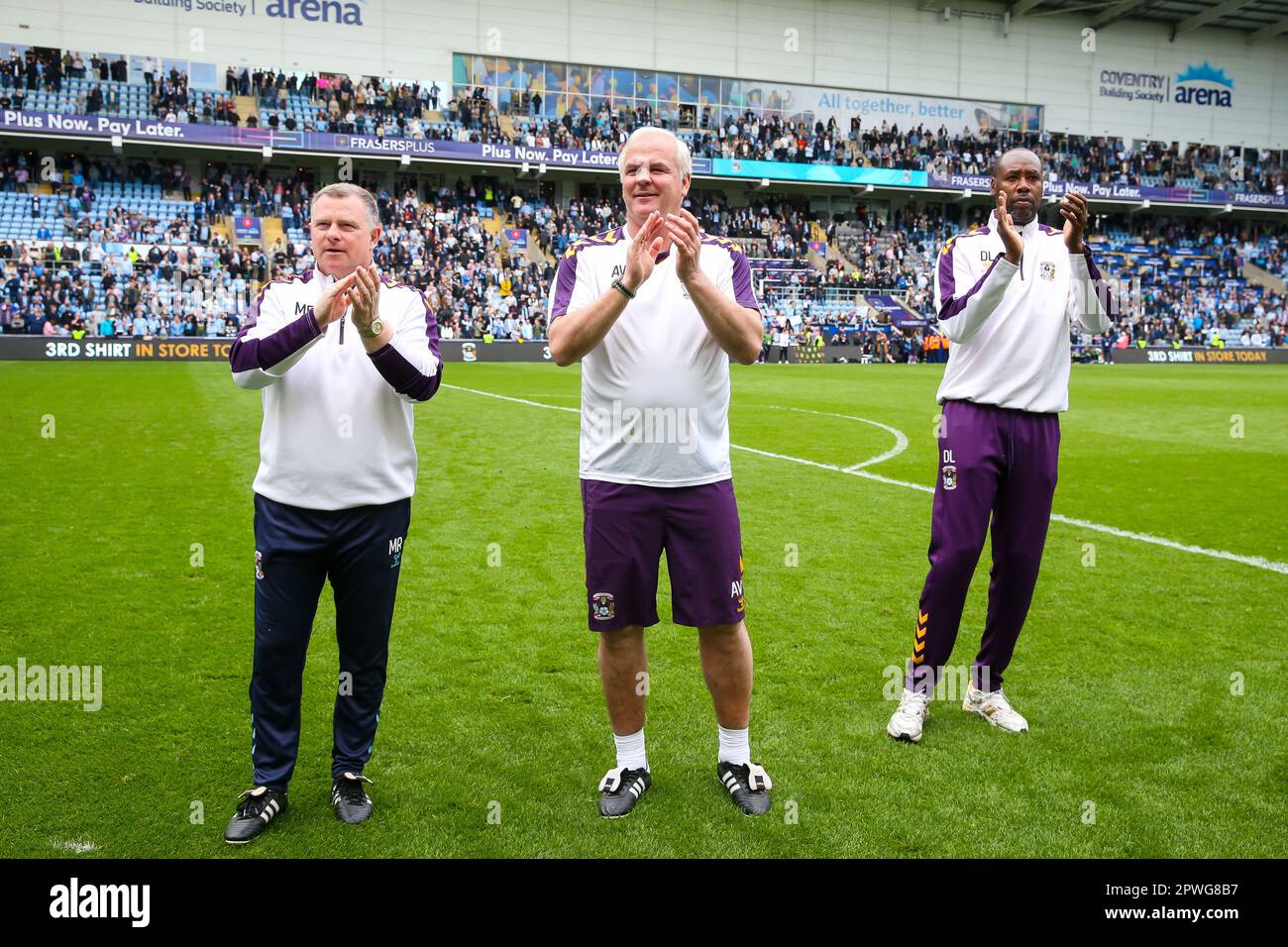 Mark Robins, directeur municipal de Coventry, Adi Viveash et Dennis ...