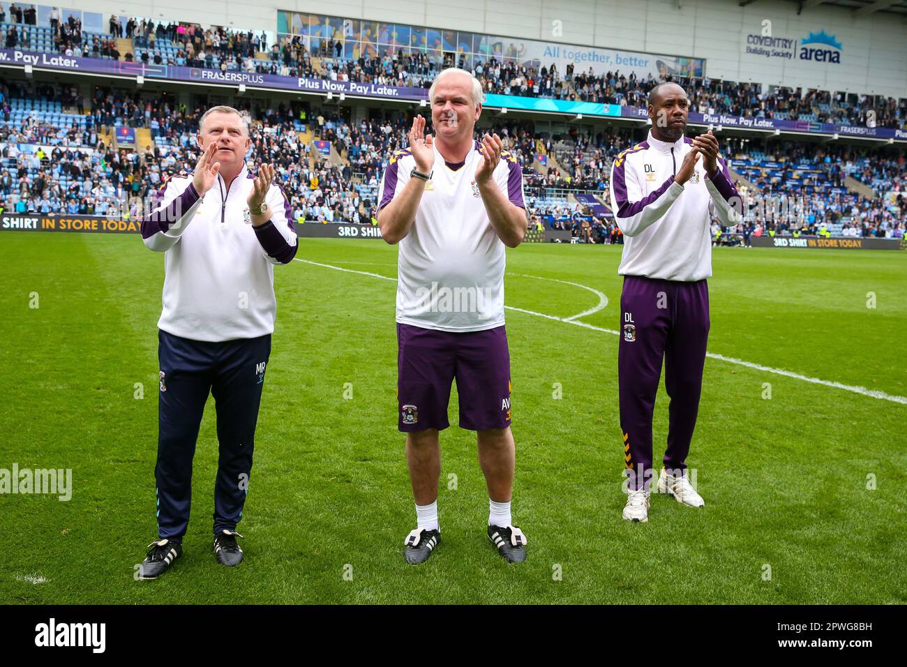 Mark Robins, directeur municipal de Coventry, Adi Viveash et Dennis ...