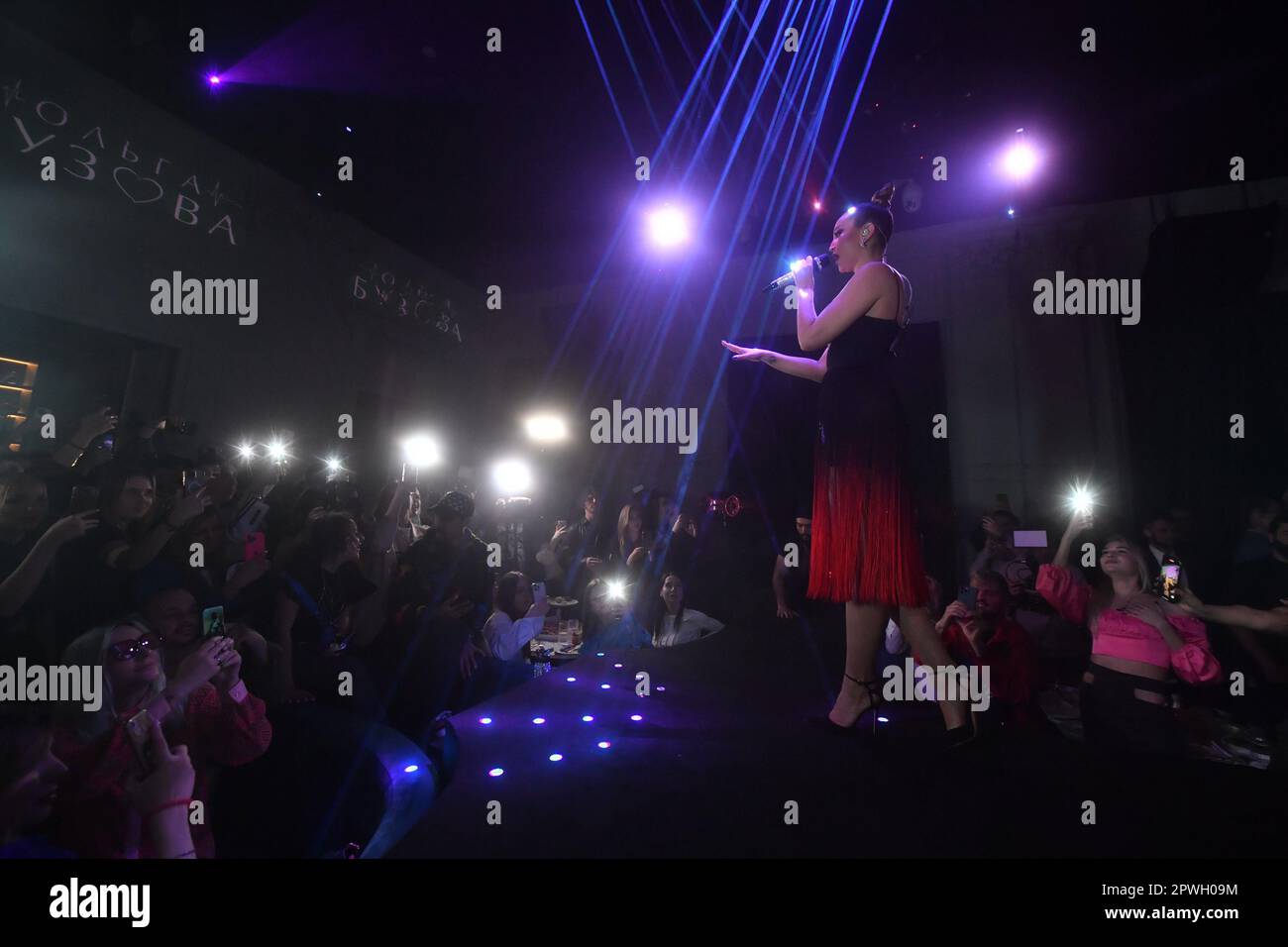 Moscou. La chanteuse Olga Buzova à la présentation de la vidéo de la ...