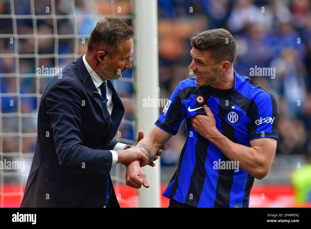 Milan, Italie. 30th, avril 2023. Robin Gosens (8) d'Inter a obtenu des ...