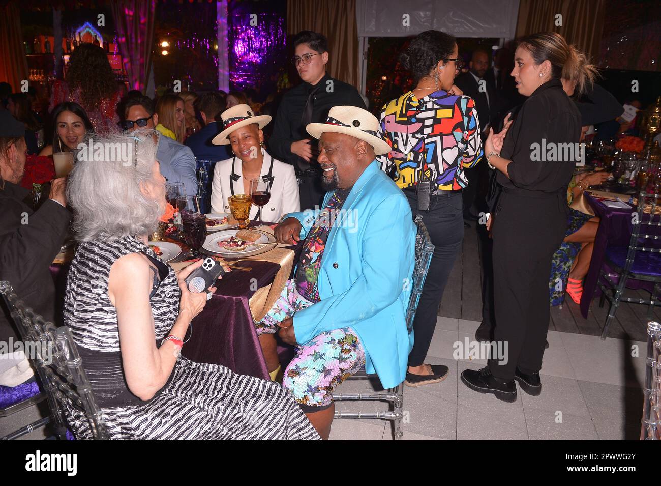 MIAMI, FL - 29 AVRIL : Carlon Thompson-Clinton et le musicien George ...