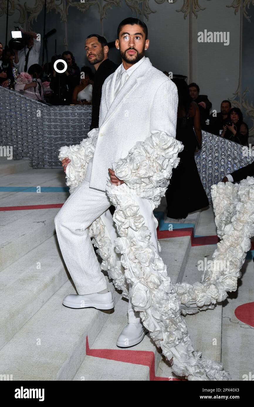 New York, États-Unis. 01st mai 2023. Bad Bunny marchant sur le tapis ...