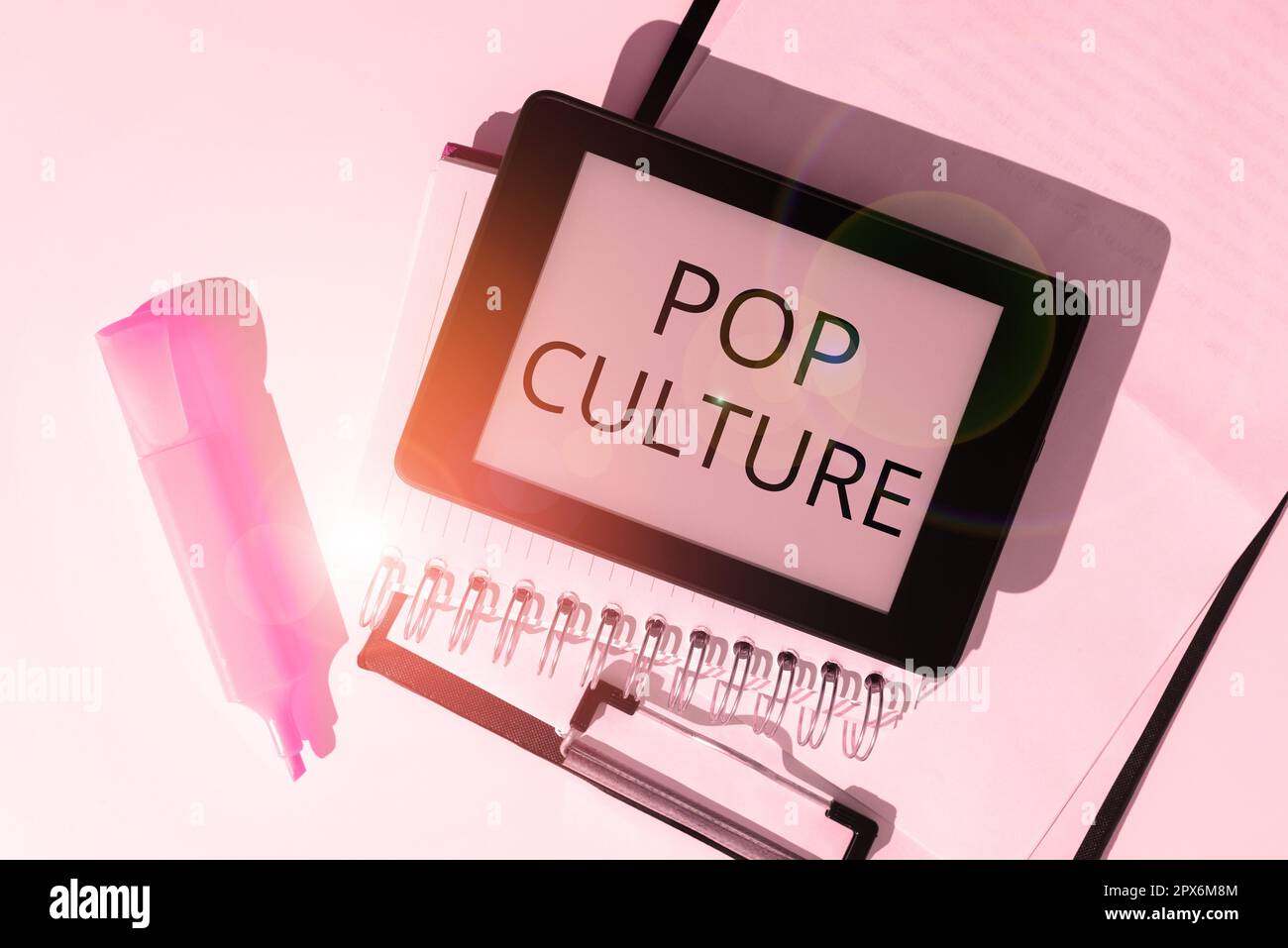 Signe d'écriture à la main Pop Culture, mot pour décrit le style de vie ...