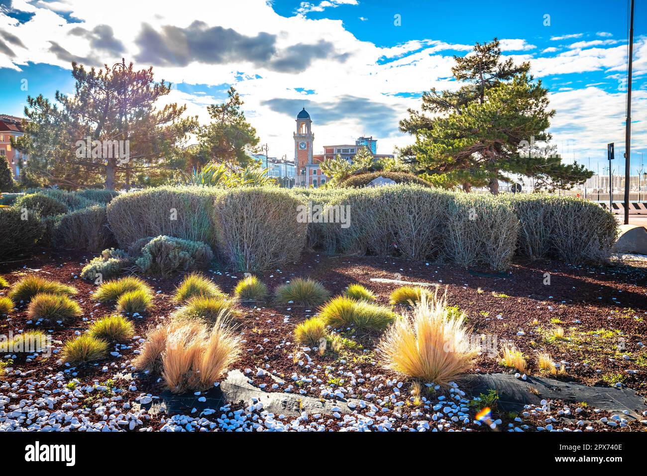 L'aquarium marin Acquario Marino et la vue sur le front de mer de ...
