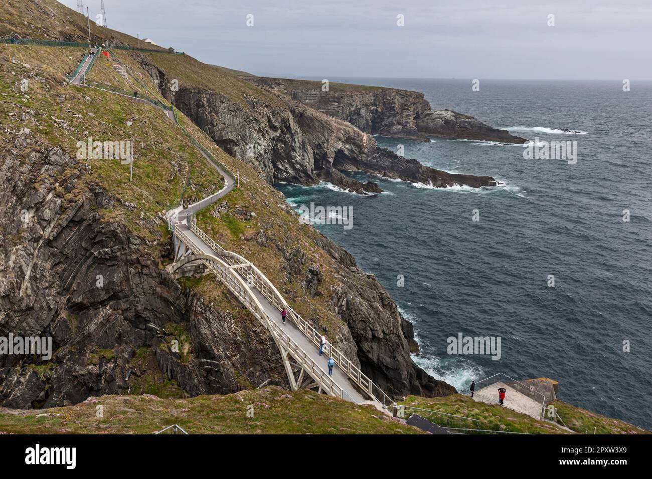 Mizen Head Bridge (Droichead Cheann Mizen) sur la péninsule Mizen, le ...