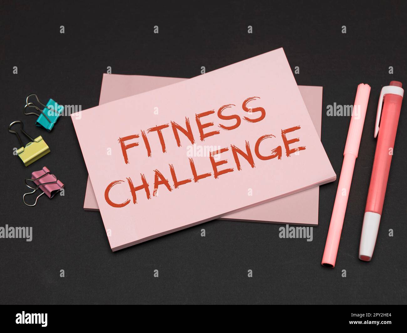 Légende de texte présentant le défi de forme physique, mot pour ...