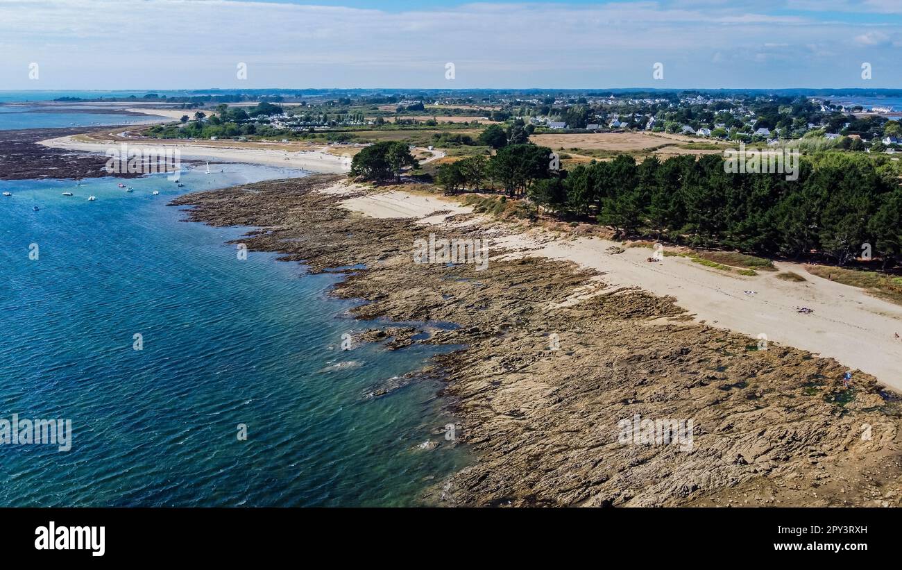 Vue aérienne de la pointe de Kerpenhir à l'entrée du golfe du Morbihan ...
