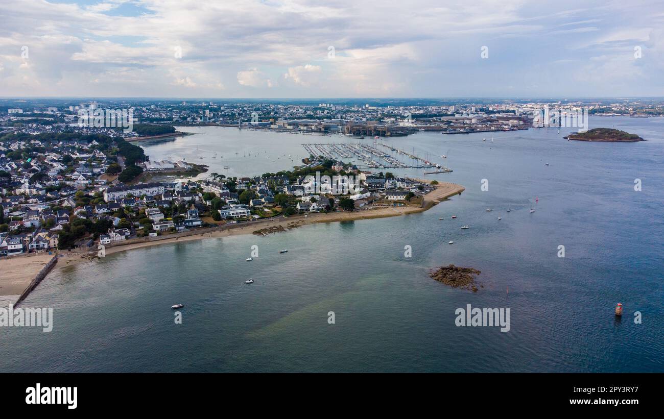 Base sous-marine allemande de Lorient en Bretagne, France - plage de ...