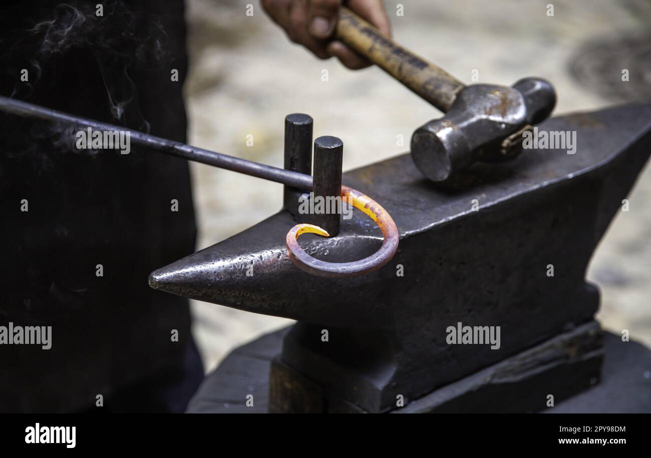 Forge de fer Banque de photographies et d’images à haute résolution - Alamy