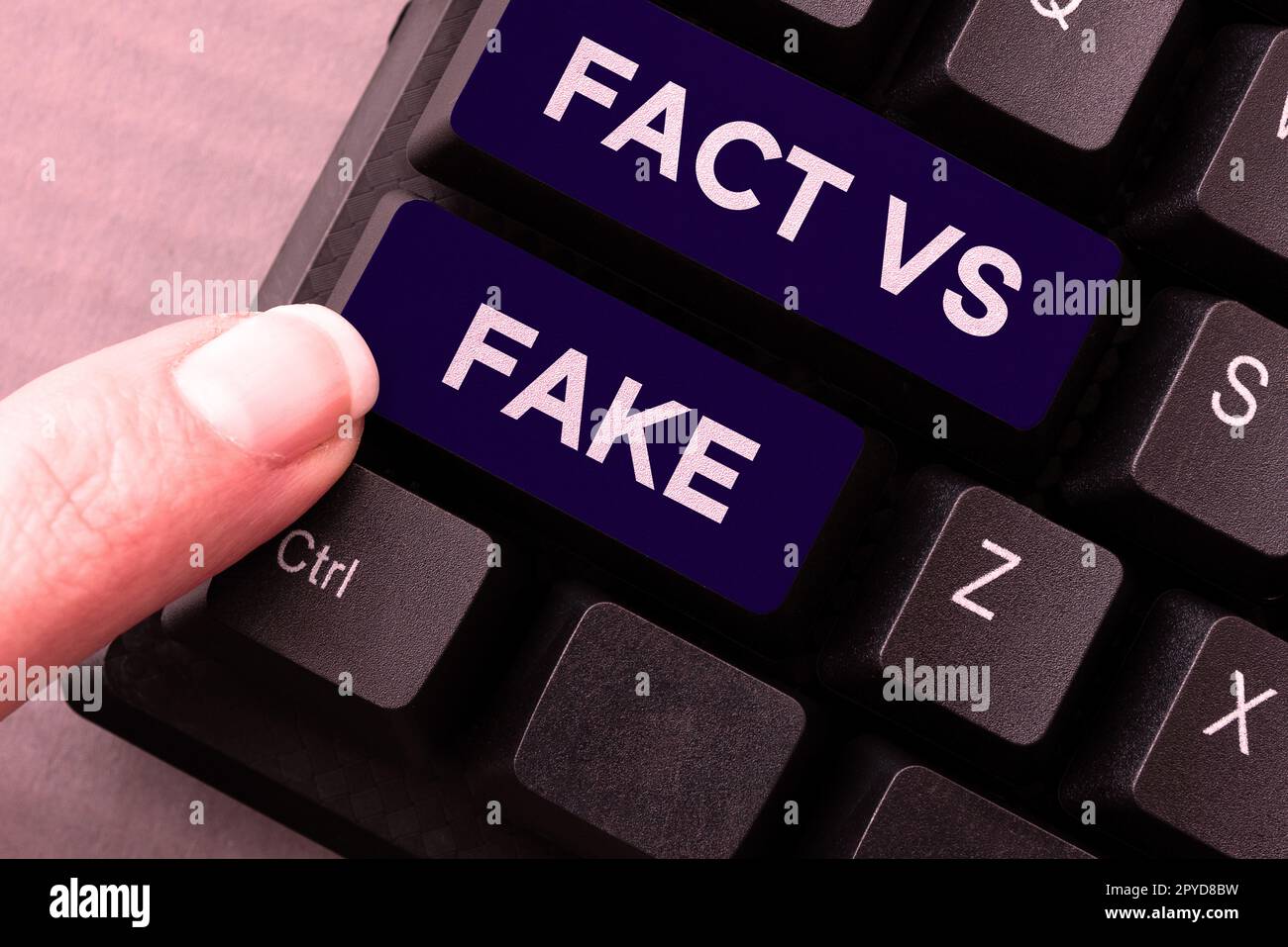 Vrai vs faux Banque de photographies et d’images à haute résolution - Alamy