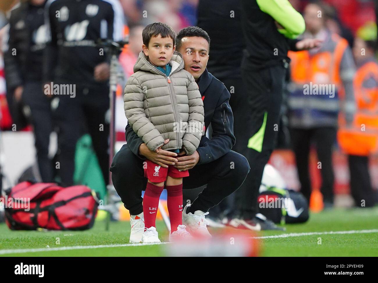 Gabriel Alcantara, fils de Thiago Alcantara à Liverpool, sur le terrain ...