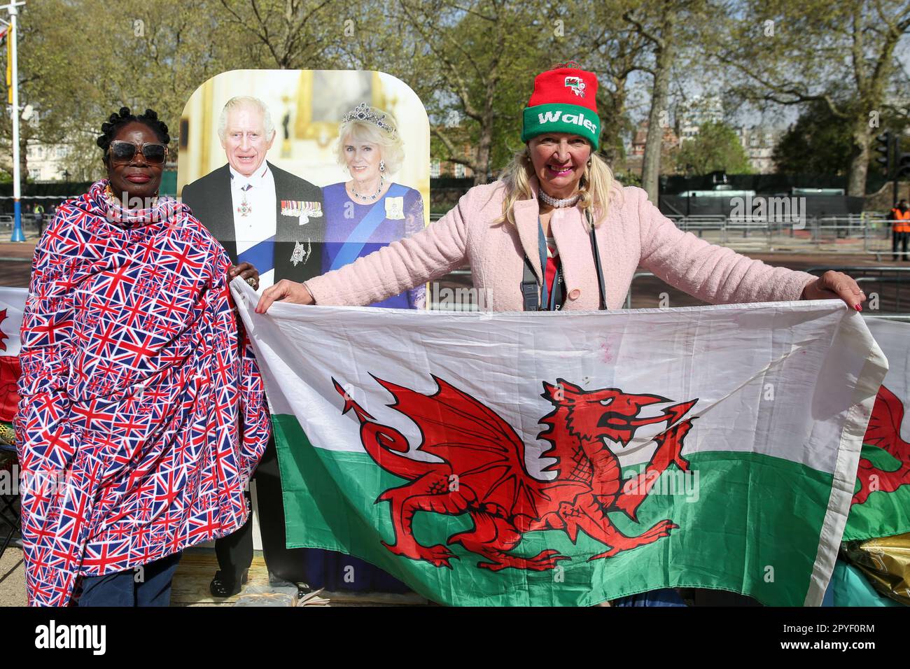 Les fans royaux Grace du sud de Londres et Anne du pays de Galles, avec ...