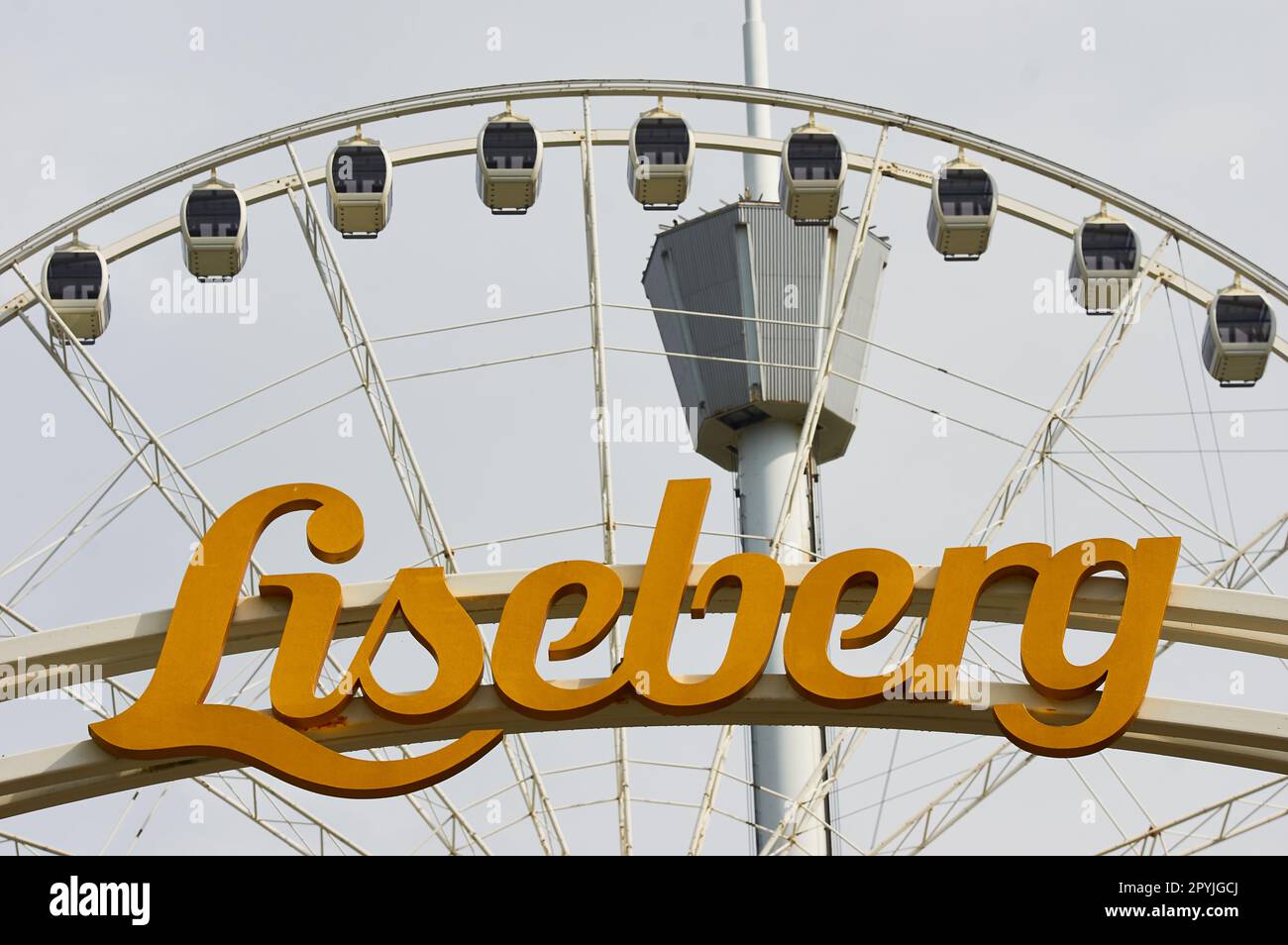 Un gros plan d'un signe du nom du parc d'attractions Liseberg à Göteborg, en Suède, avec les ...