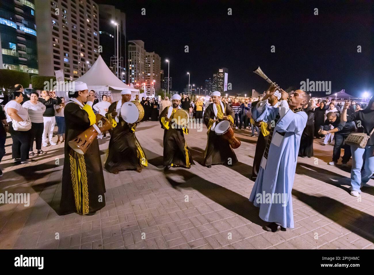 15 janvier 2023, Abu Dhabi, eau : les personnes jouant des instruments ...