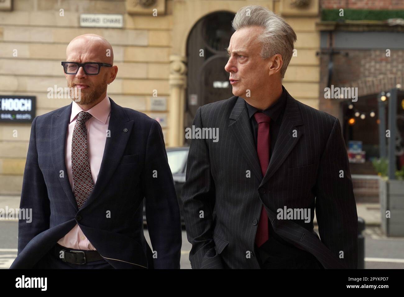 L'acteur Stephen Tompkinson (à droite) arrive au tribunal de la ...