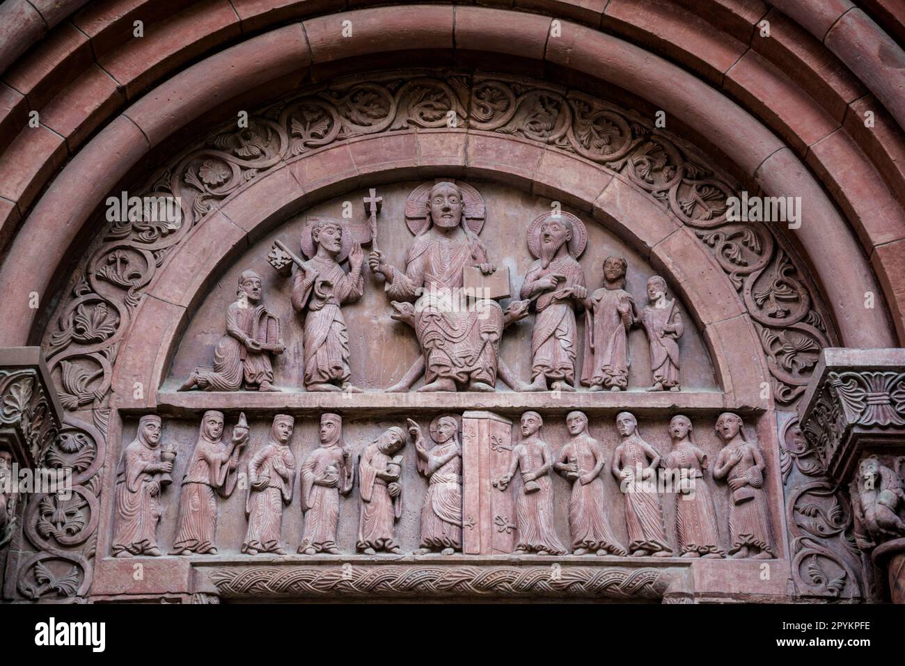 Portail roman St Gall avec des vierges sages et insensées dans le ...