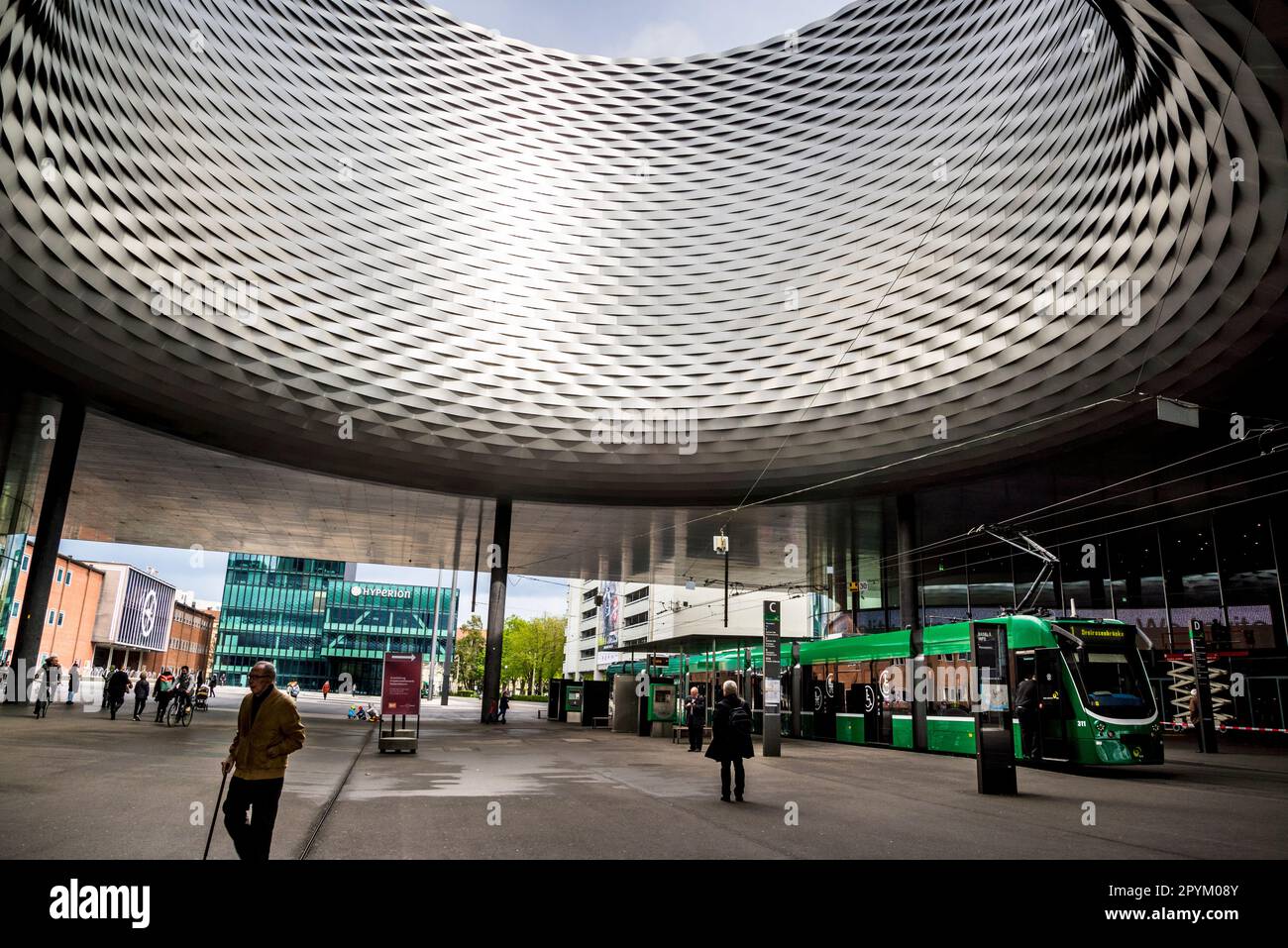 Le nouveau parc des expositions Messe Basel, Hall 1, est l'un des plus ...