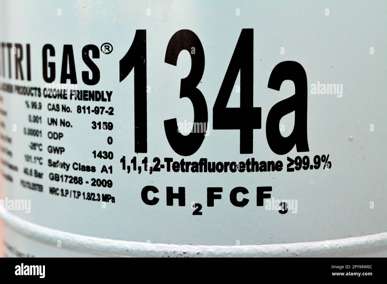 Le Caire, Egypte, 2 mai 2023: BTTRI GAZ R -134a fréon , un gaz incolore à température ambiante ...