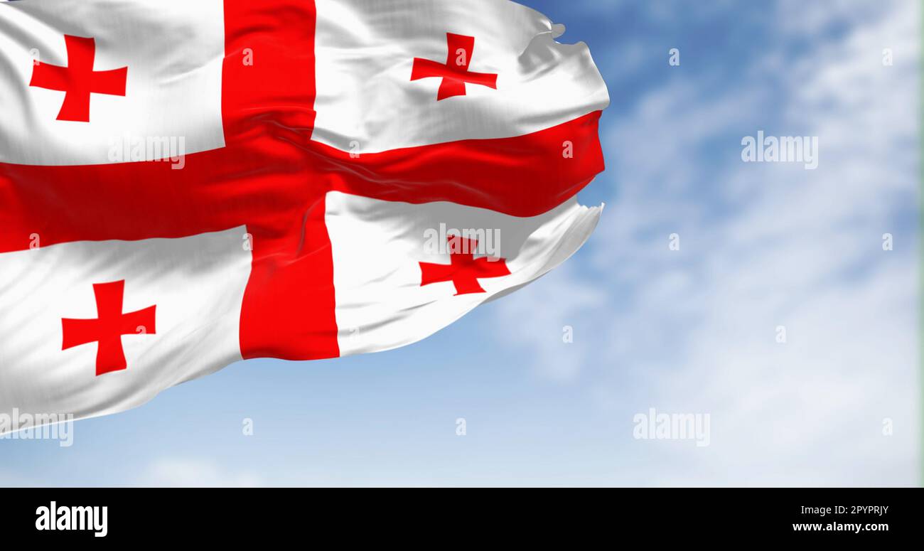Drapeau national géorgien agitant dans le vent par temps clair. Blanc ...