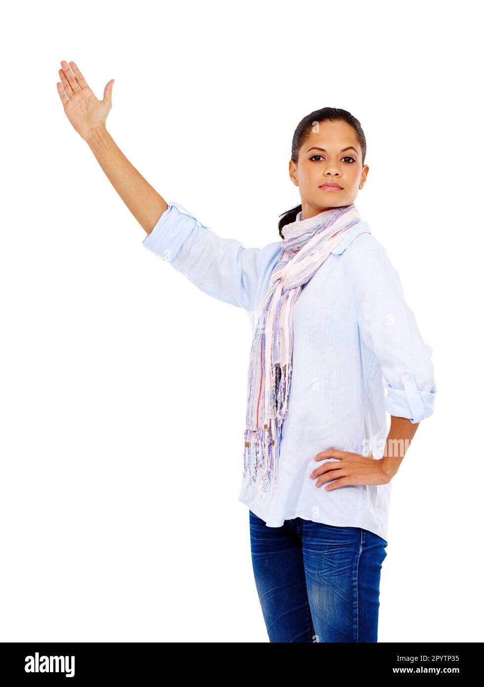 Montrer, présenter et portrait de femme à la main sur fond png, isolé ...