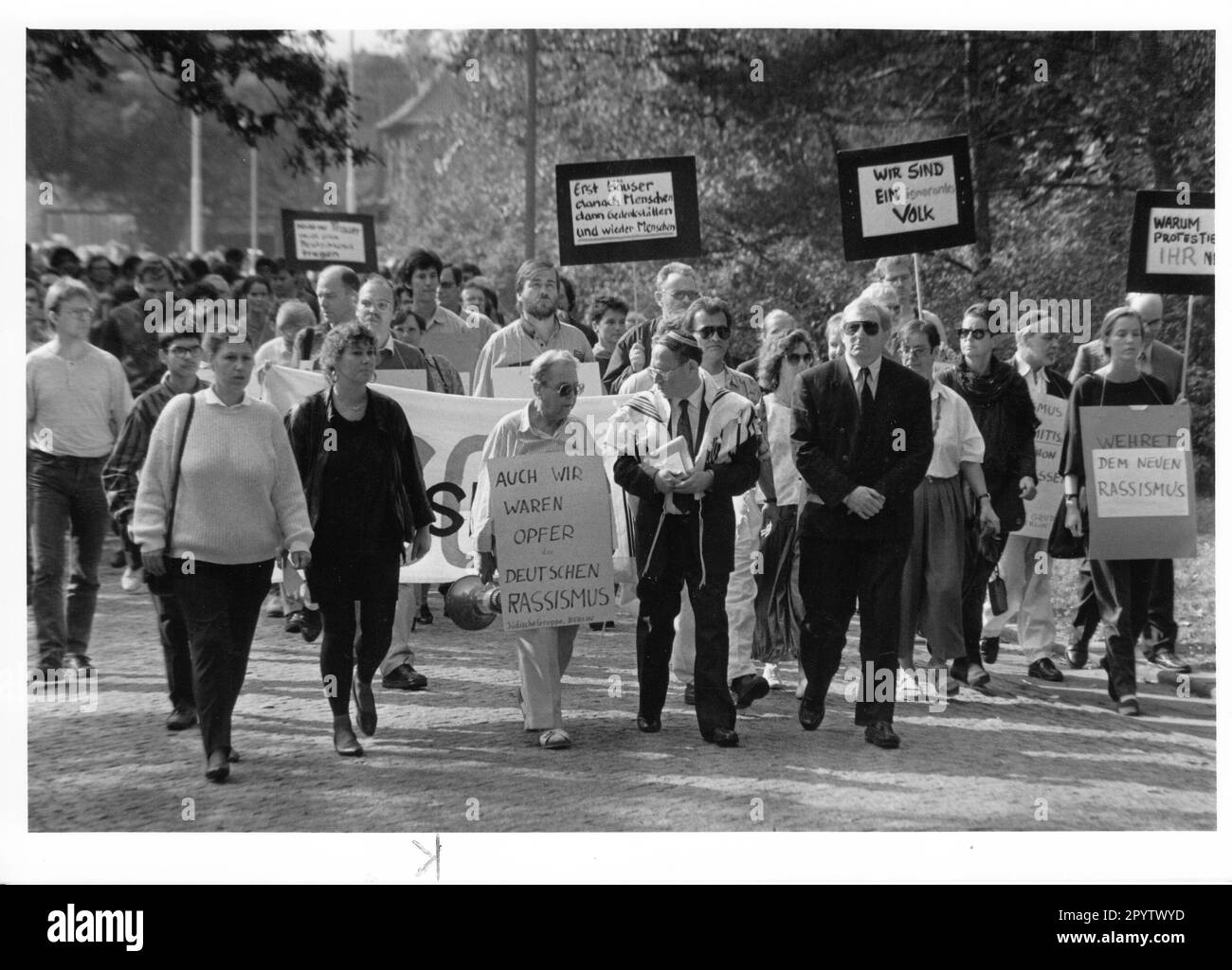 Manifestation contre le racisme et la xénophobie à Sachsenhausen. Grève ...