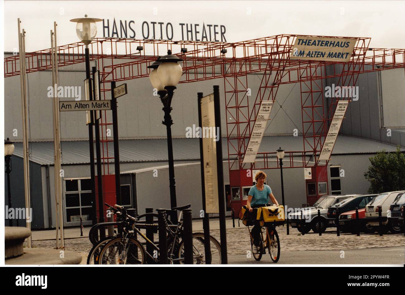 Potsdam hans otto theater blechbuchse Banque de photographies et d ...