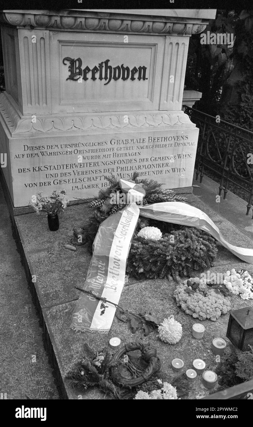 La tombe de beethoven Banque d'images noir et blanc - Alamy