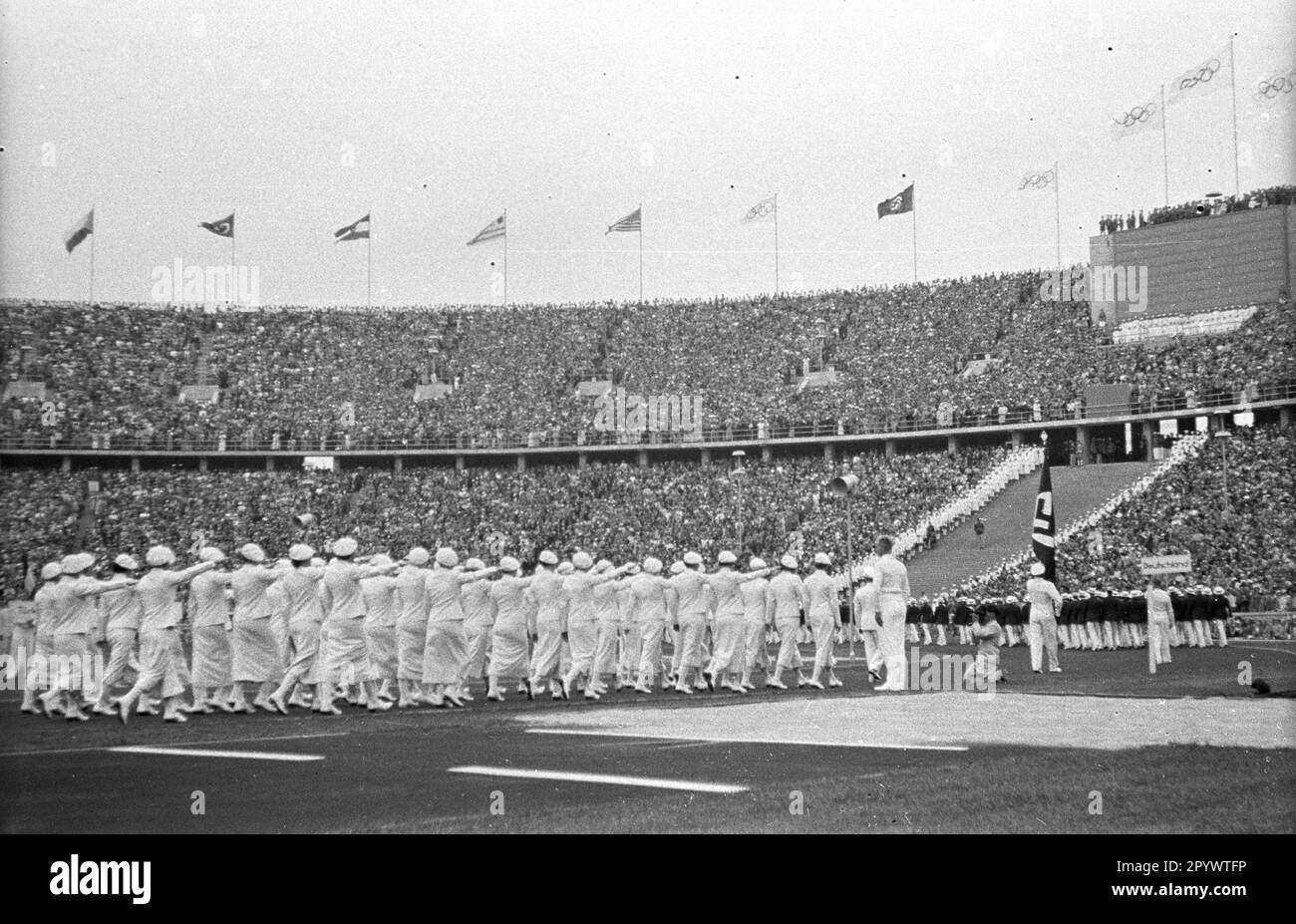Drapeau olympique croix gammée nazie Banque de photographies et d ...