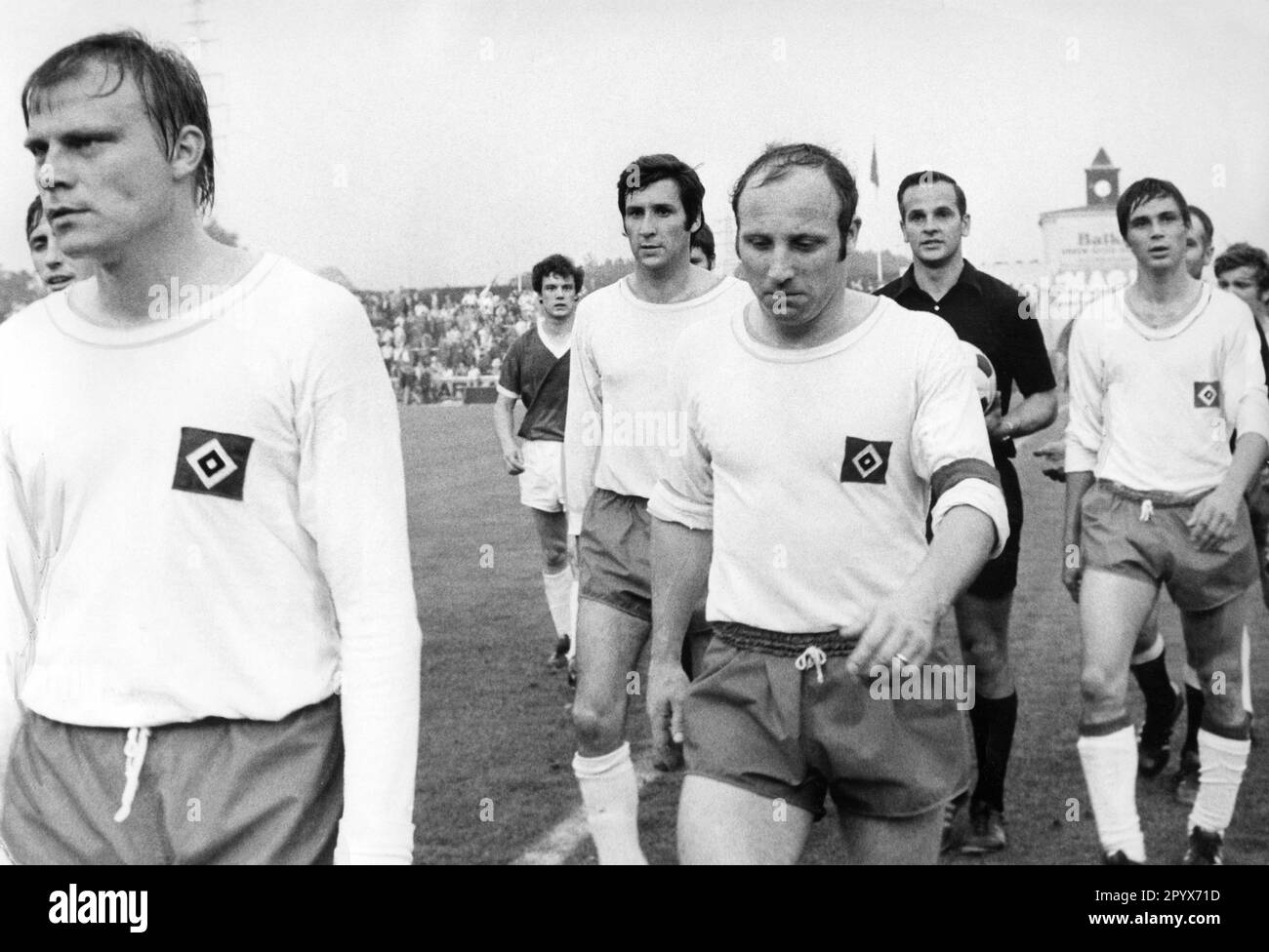 Uwe Seeler, athlète, Allemagne, jouant au football Photo Stock - Alamy