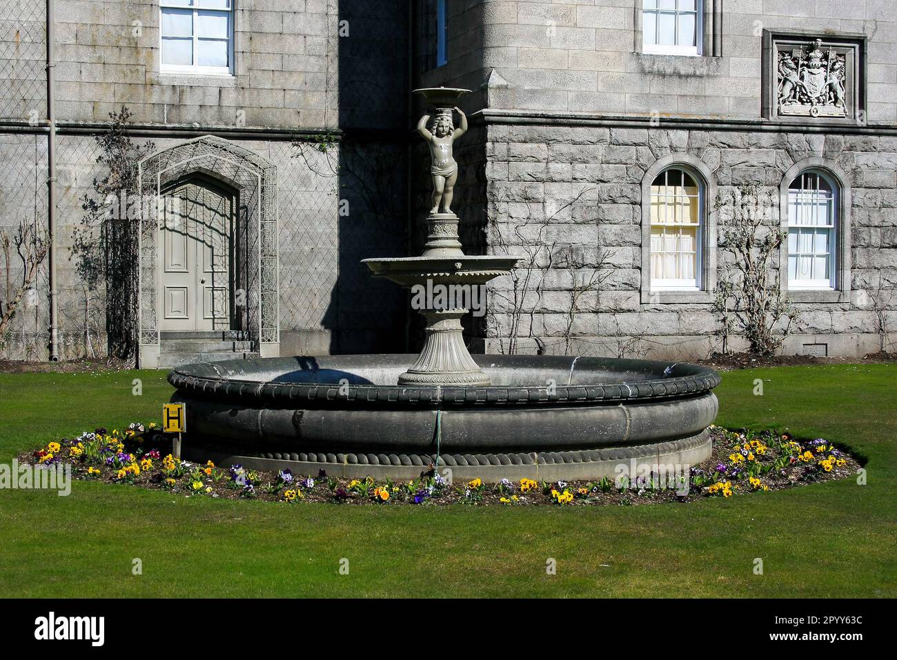 Château de Balmoral dans les Highlands d'Aberdeenshire, Écosse ...